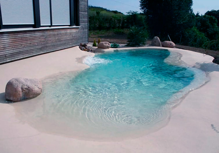 Ten tu propia playa en el jardín con una piscina de arena - AulaPiscina